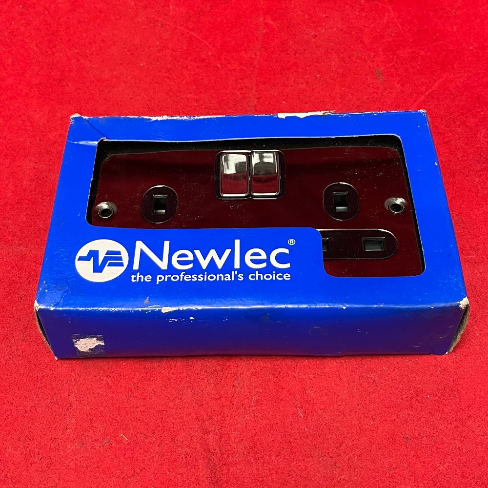 Pre-owned Newlec NEWLEC DUAL PLUG SOCKETS - Own4Less